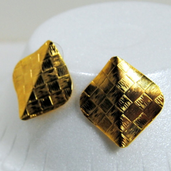 Jewelry | Earrings Gold Cross Hatch Design Post Metal | Poshmark